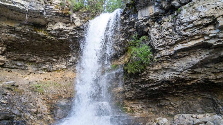 35 Beautiful Waterfalls Alberta: Comprehensive Cascades Review